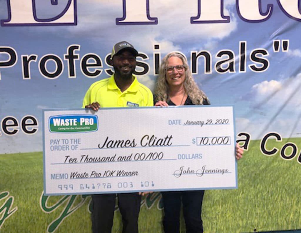 Waste Pro sorprende a un conductor de Sarasota con $10,000 - Waste Pro